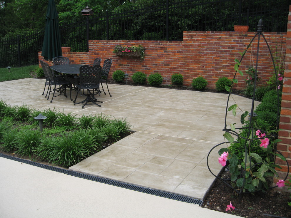 Concrete Patio - Traditional - Patio - St Louis - by Decorative Concrete Resurfacing | Houzz