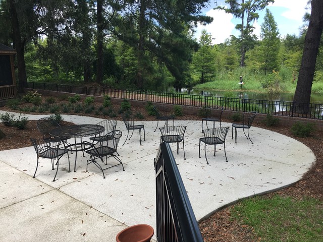 Concrete patio with tabby finish - Classique - Terrasse et Patio ...