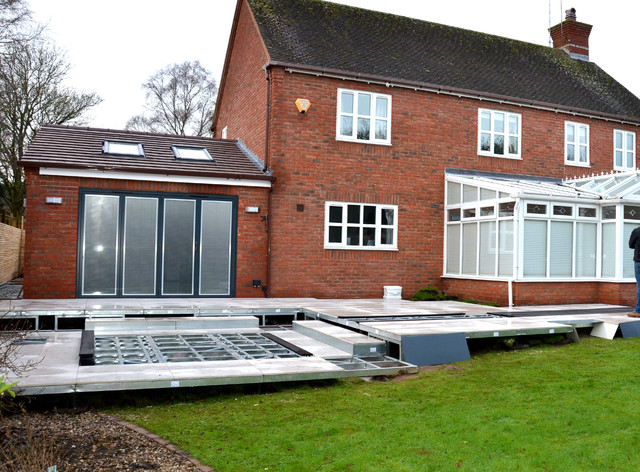 Contemporary patio - Staffordshire - Contemporain - Terrasse et Patio ...