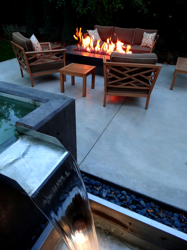 Custom Contemporary Water Feature and Patio - Contemporary - Patio ...