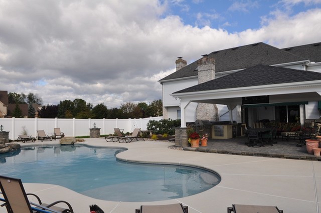 Custom Freeform Pool with Sunshelf and Outdoor Kitchen - Contemporain ... Custom Freeform Pool with Sunshelf and Outdoor Kitchen - Contemporain ...