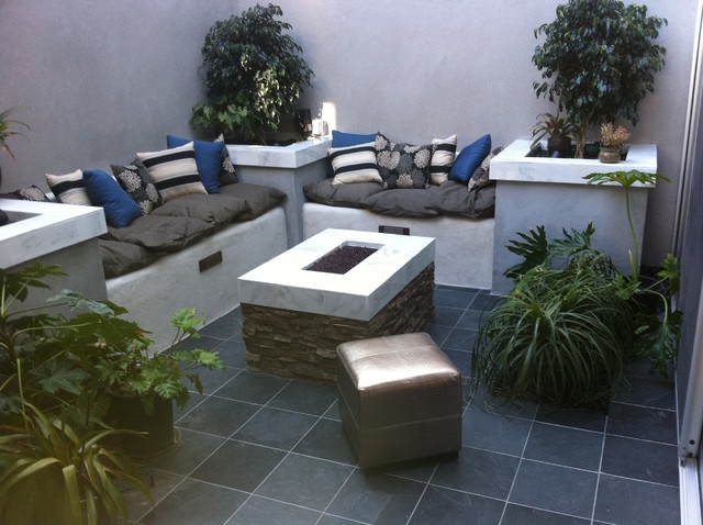 Custom Inner Atrium with fire feature - Contemporain - Terrasse et ...