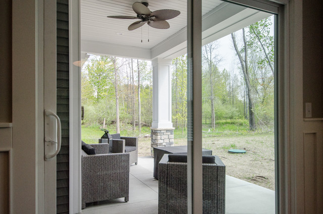 Custom Split Level Ranch - Craftsman - Terrasse et Patio - Autres ...