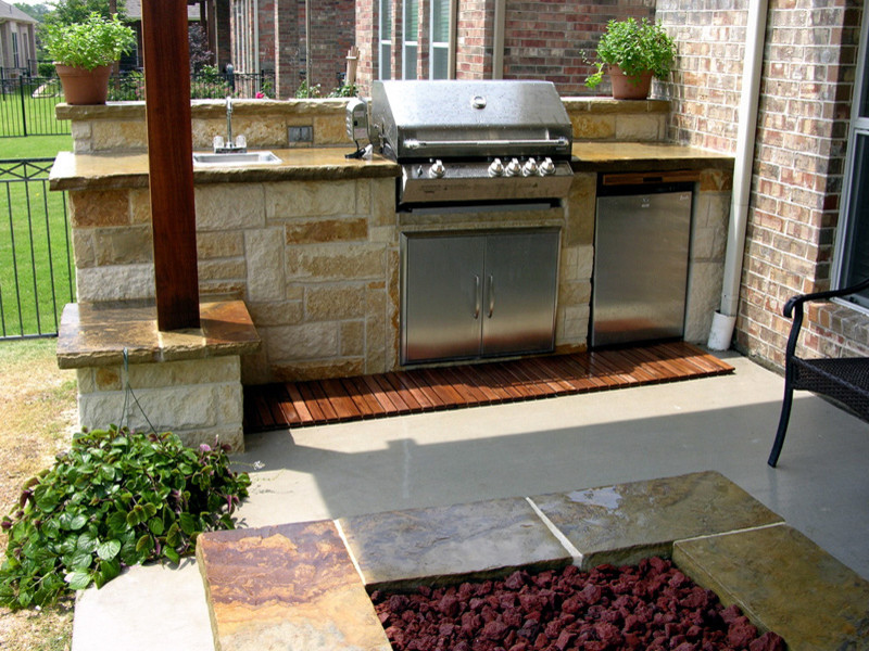 Dal-Rich Outdoor Kitchen and Grilling spaces - Traditional - Patio ...