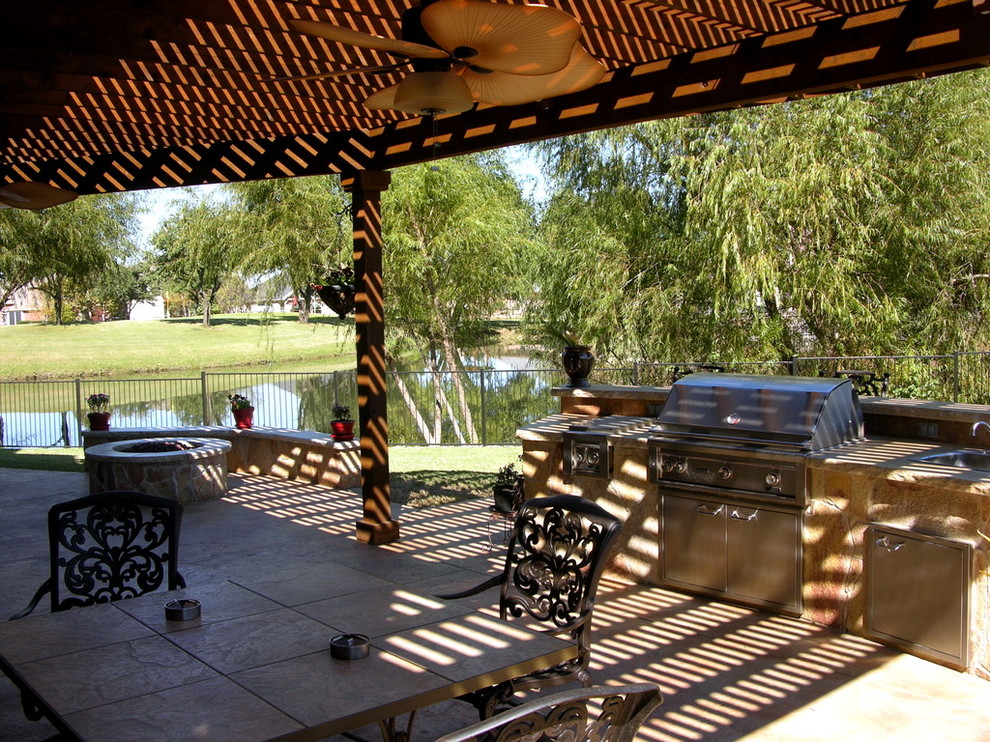 Dal-Rich Outdoor Kitchen and Grilling spaces - Traditional - Patio ...