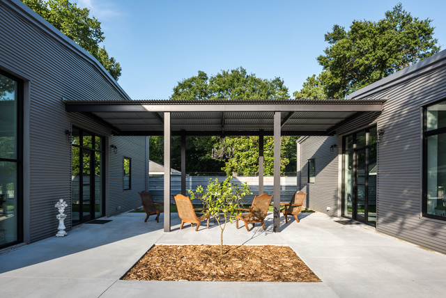 Delz Warehouse - Industrial - Patio - Houston - by CONTENT Architecture ...
