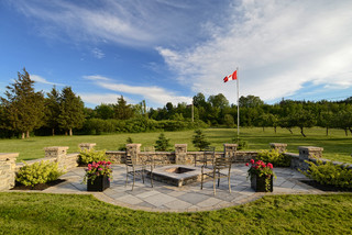 Farmhouse Courtyard - Farmhouse - Patio - Toronto - by Wentworth ...