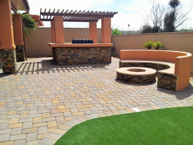 Flagstone Fire Pit & Bench With Back - Sud-Ouest Américain - Terrasse ...