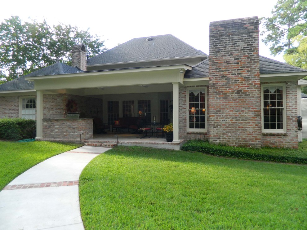French Colonial Patio Kitchen - Classique - Terrasse et Patio - La ...