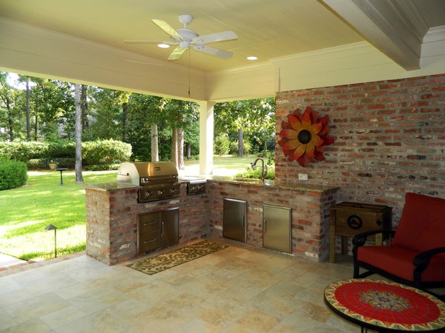 French Colonial Patio Kitchen - Classique - Terrasse et Patio - La ...