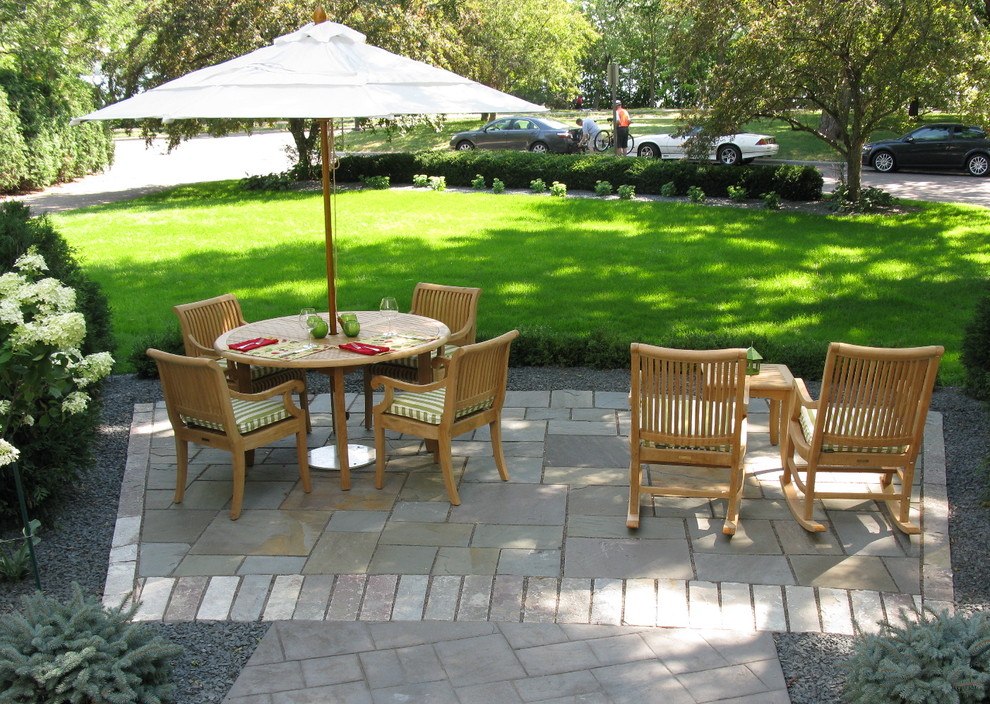 Front yard garden patio - Contemporary - Patio - Minneapolis - by Mike ...