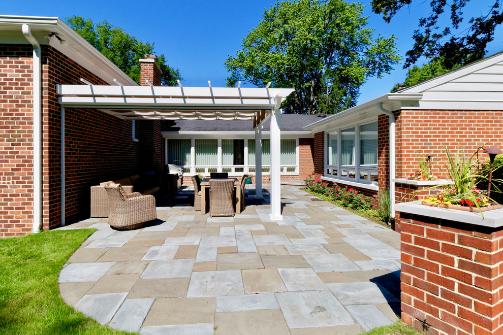 Glencoe patio and pergola - Contemporary - Patio - Chicago - by Omar ...