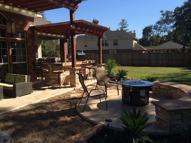 Houston Firepit, Two-Tier Pergola & Outdoor Kitchen With Pizza Oven ...