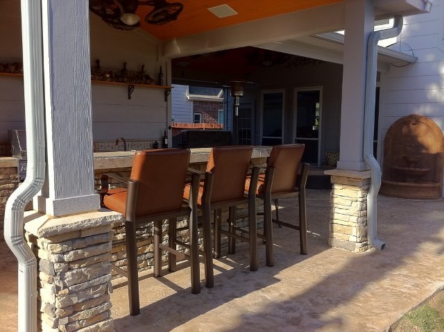 Houston rustic outdoor bar and grill area - Traditional - Patio ...