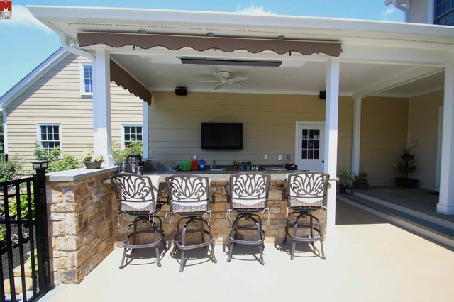 Kidney shaped in-ground salt water pool with outdoor kitchen ...