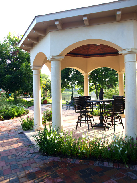 Lakefront View - Traditional - Patio - Houston - by L3 Designs | Houzz UK