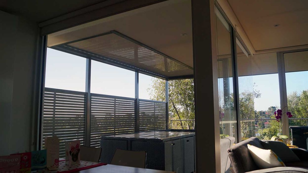 Louver Opening & Closing Roof Verandah w/- Screens, Deck - Modern ...