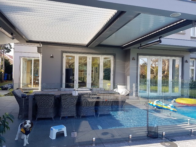 Louvre & Insulated Patio - adjacent to Pool - Contemporáneo - Patio ...