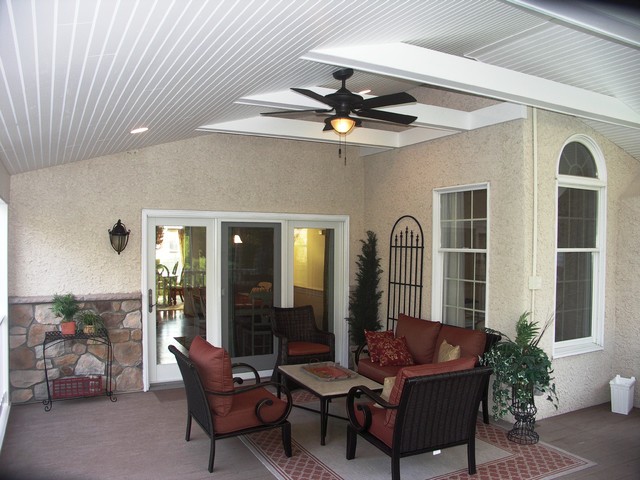 Main Line Screened Porch - Classique - Terrasse et Patio - Philadelphie ...