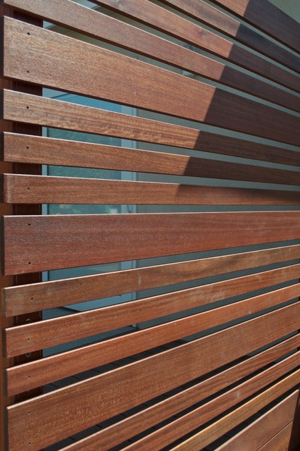 Mangaris Wood Custom Patio Screen - Contemporary - Patio - Los Angeles ...