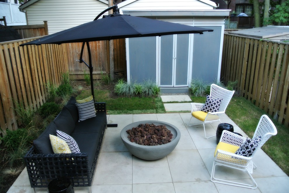 Mid Century Modern glam urban backyard with fire pit, limestone patio ...