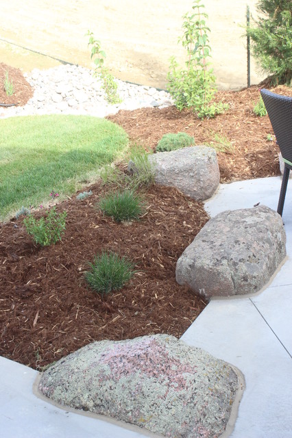 Model Home Backyard - Classique - Jardin - Denver - par Mill Brothers ...