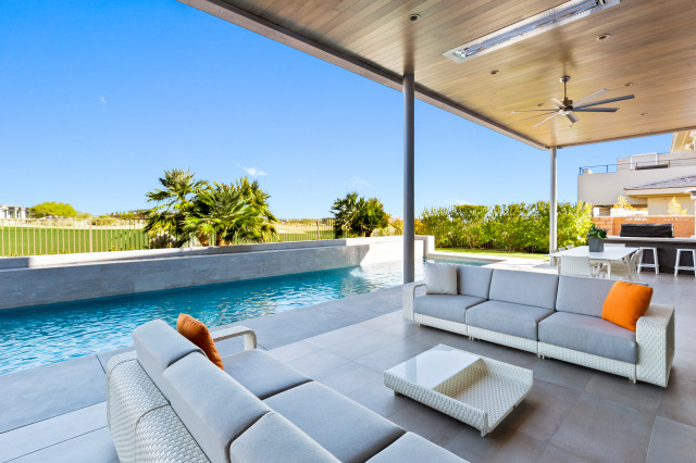 Modern Custom Home in The Ridges - Moderne - Terrasse et Patio - Las ...