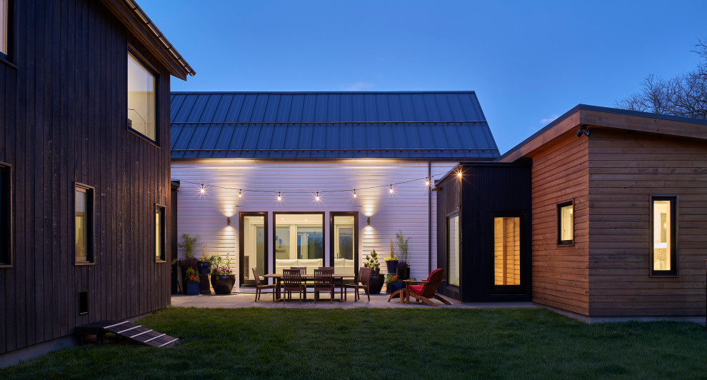 Modern Farmstead - Farmhouse - Patio - Philadelphia - by MaMo ...
