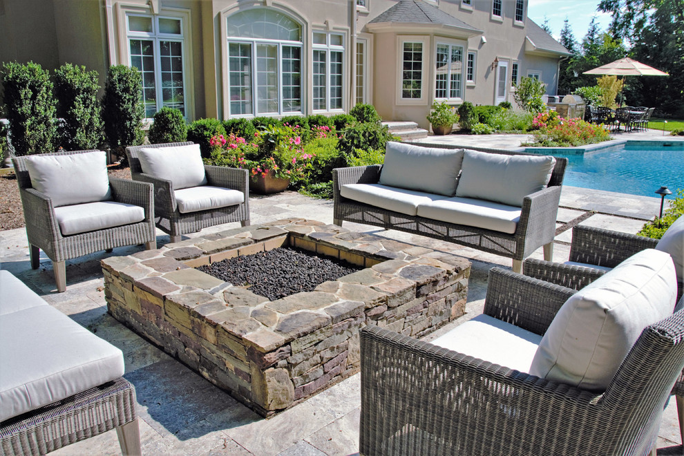 Modern Pool Spa & Outdoor Living Space - Contemporary - Patio - New ...