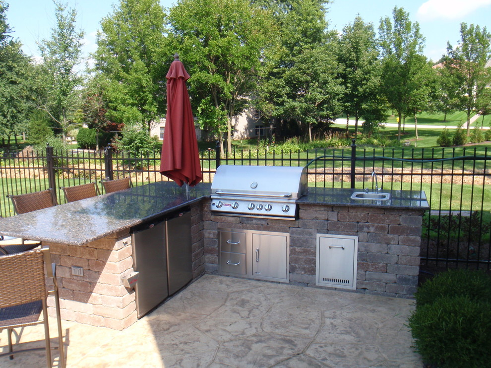 Outdoor Kitchen - Traditional - Patio - Chicago - by Statements in ...