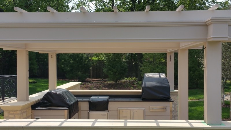 Outdoor kitchen with painted wood finish - Modern - Patio - Toronto ...