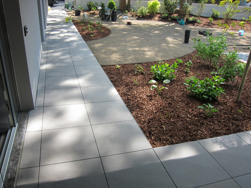 Outdoor Tiled Patio - Modern - Patio - Montreal - by User | Houzz