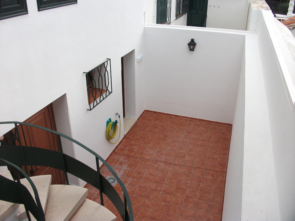 Patio, en fachada posterior, renovado - Transitional - Patio - Other ...