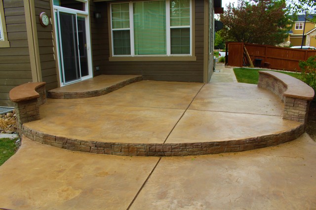 Patio overlay with vertical stacked stone seating walls - Traditional ...