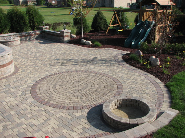 Paver Patio, Built-In grill with Bar, Water Feature, Landscape ...