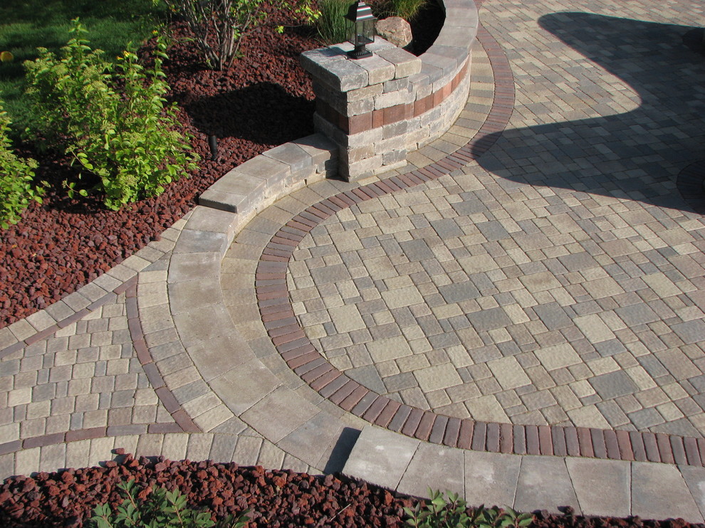 Paver Patio, Built-In grill with Bar, Water Feature, Landscape ...