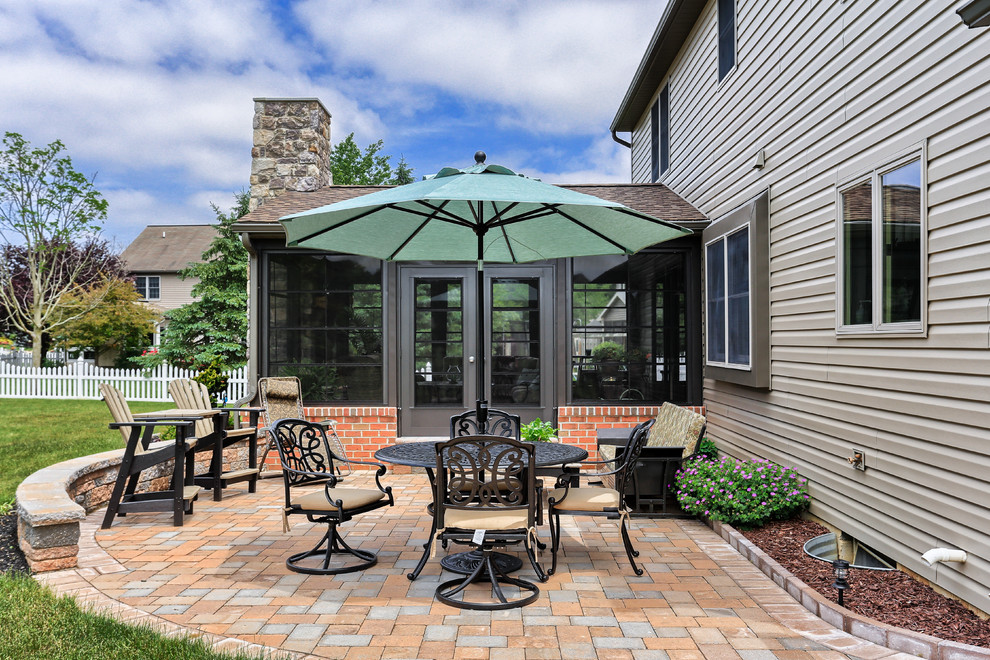 Paver Patio off Sunroom addition - Contemporain - Terrasse et Patio ...