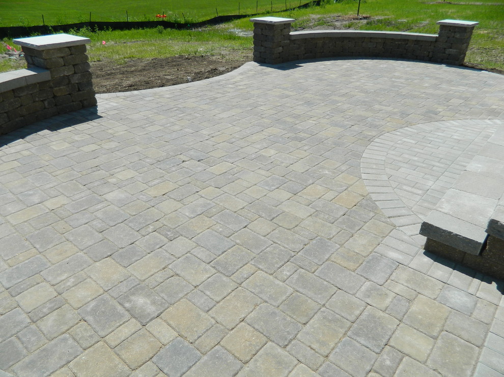 Paver Patio with seat walls and steps - Modern - Patio - Minneapolis ...