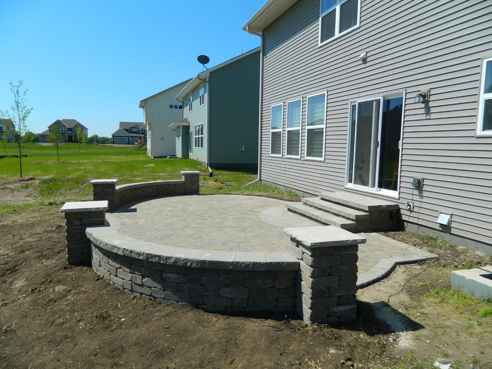 Paver Patio with seat walls and steps - Modern - Patio - Minneapolis ...
