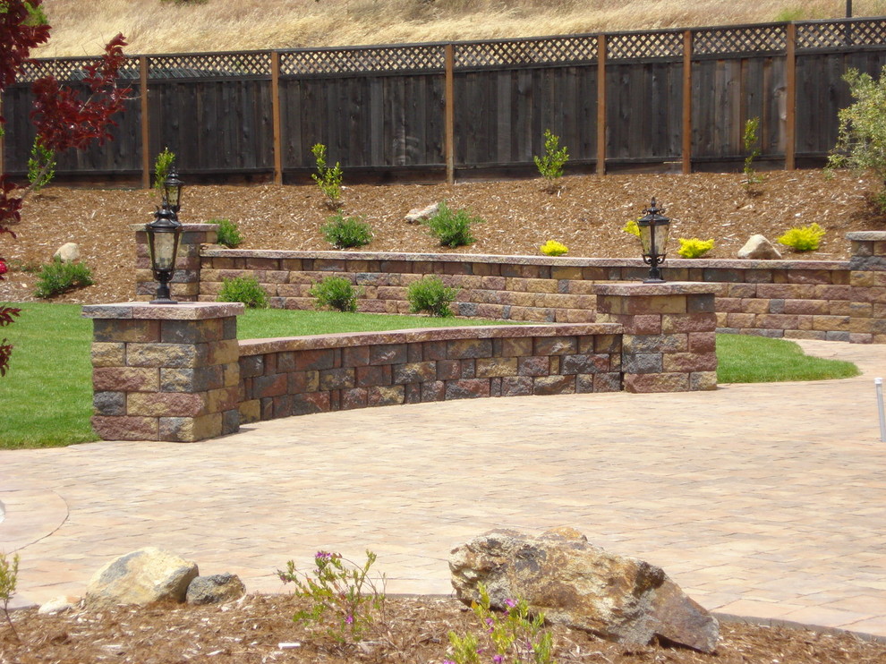 Pavestone Venetian Stone Platinum Pavers & Highland Wall - Traditional ...