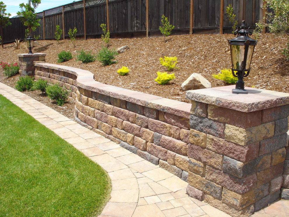 Pavestone Venetian Stone Platinum Pavers & Highland Wall - Traditional ...