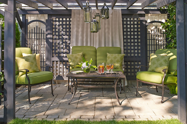 Pergola Sitting Area - Classique Chic - Terrasse et Patio - New York ...