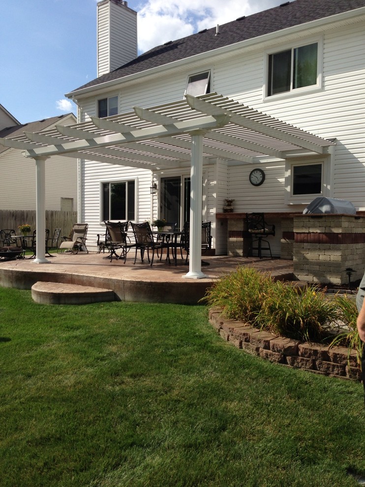 Pergolas- outdoor living - Farmhouse - Patio - Houston - by MaxHome | Houzz