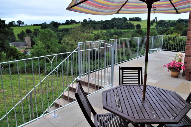 Railings and gate for raised patio area. - Contemporaneo - Patio ...