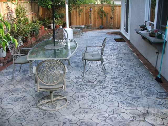 Random Stone stamped concrete patio - Classique - Terrasse et Patio ...