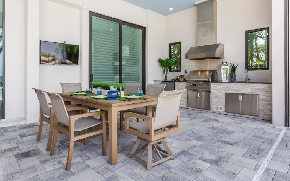 Riverside Splash - Contemporary - Patio - Tampa - by Evalutions by ...