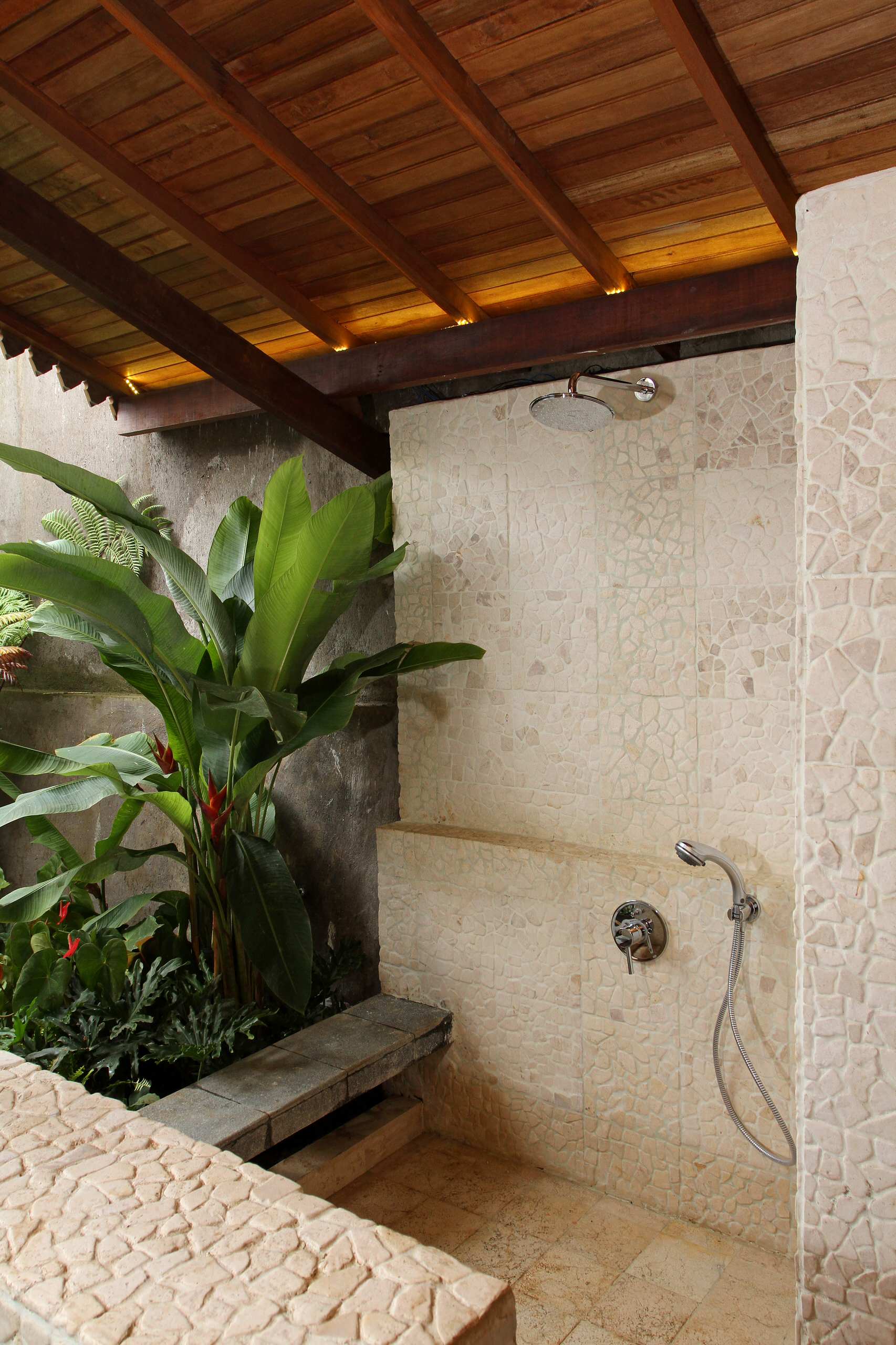 50 Best, Easy & Breezy Ideas For Outdoor Showers