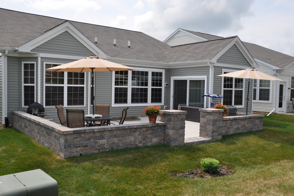 Shorewood - Seat wall & Pillars around concrete patio - Patio - Chicago ...