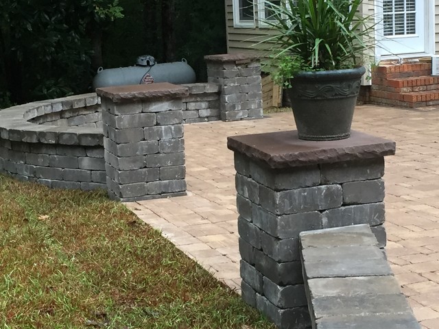 Sitting Wall & Columns (Hardscapes) - Contemporáneo - Patio - Otras ...