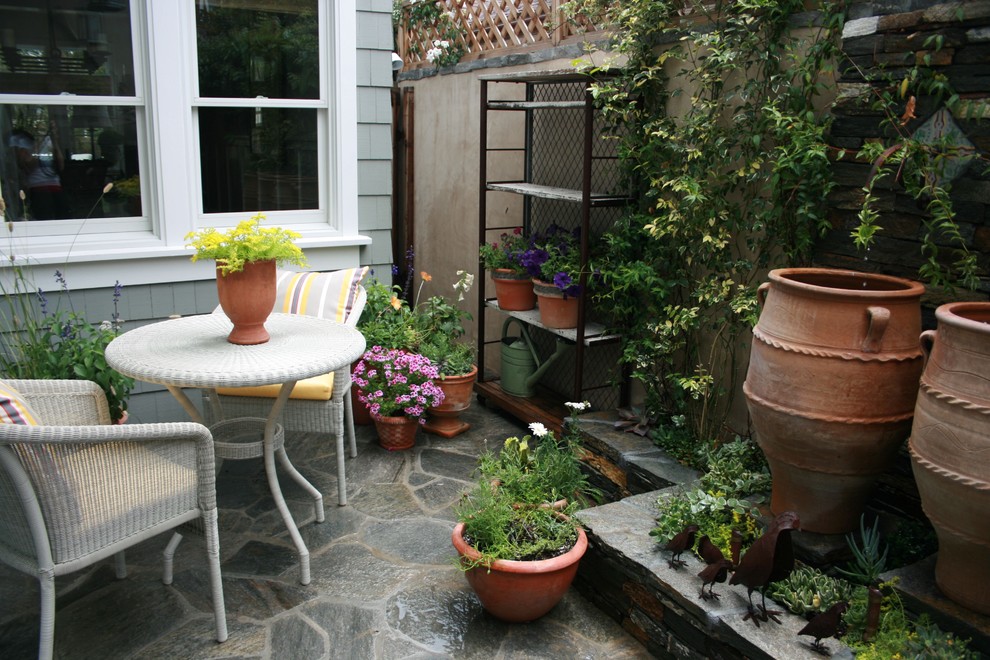 Small beach patio and side yard - Beach Style - Patio - Los Angeles | Houzz